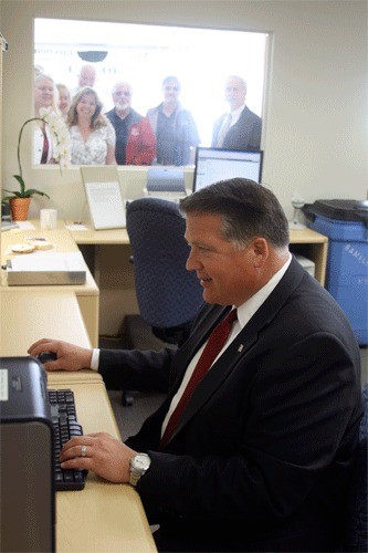 Dudley files for Oak Harbor mayor, escorted by off-duty cops | Whidbey ...