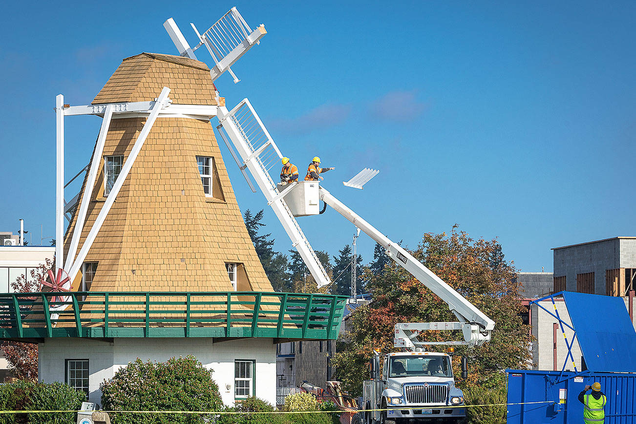 Oak Harbor begins dismantling of iconic windmill | Whidbey News-Times