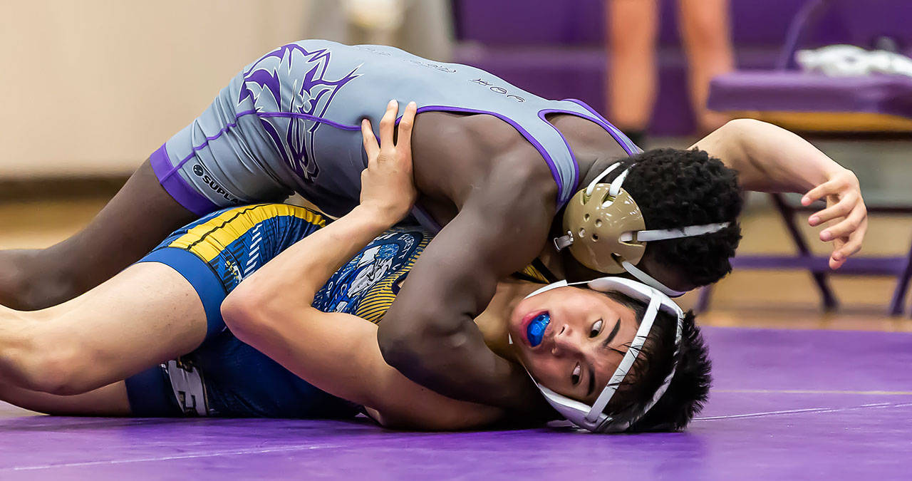 Oak Harbor falls in double-dual / Boys wrestling | Whidbey News-Times