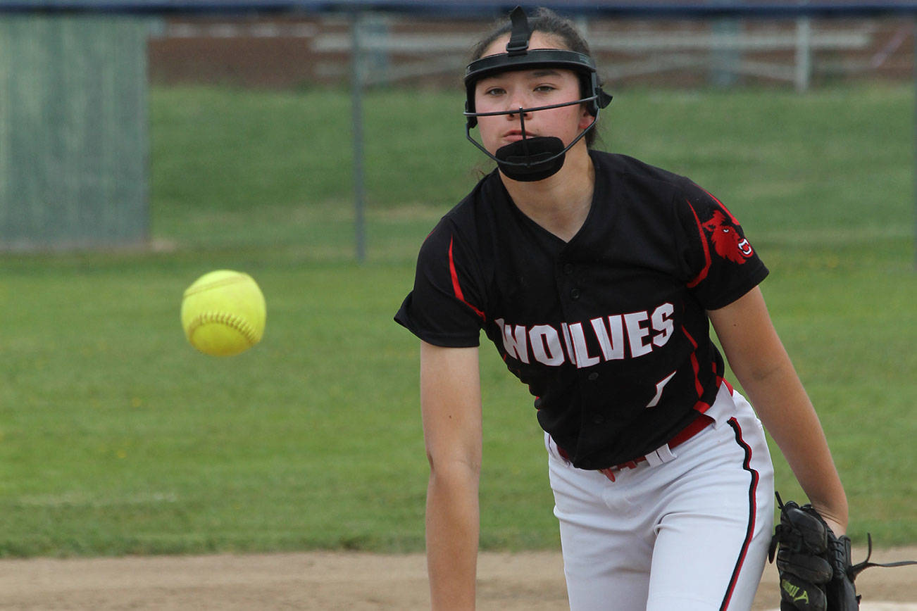 Wolves qualify for state tournament / Softball | Whidbey News-Times