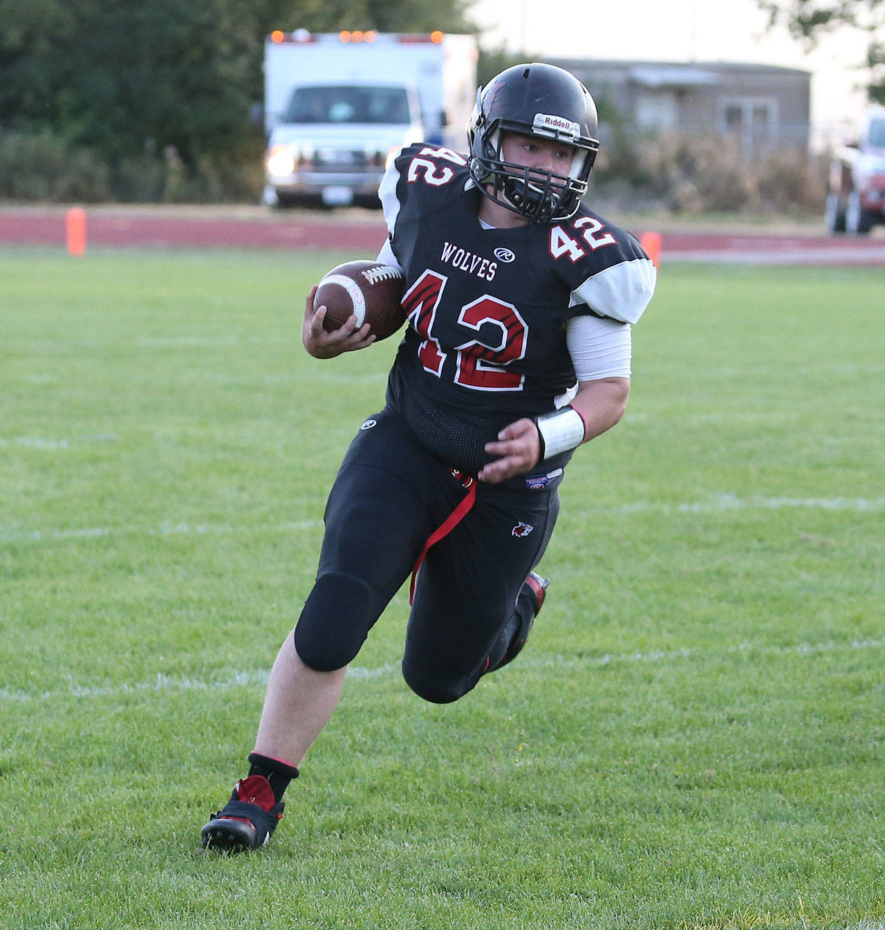Young Wolves fall to Port Townsend / Football | Whidbey News-Times