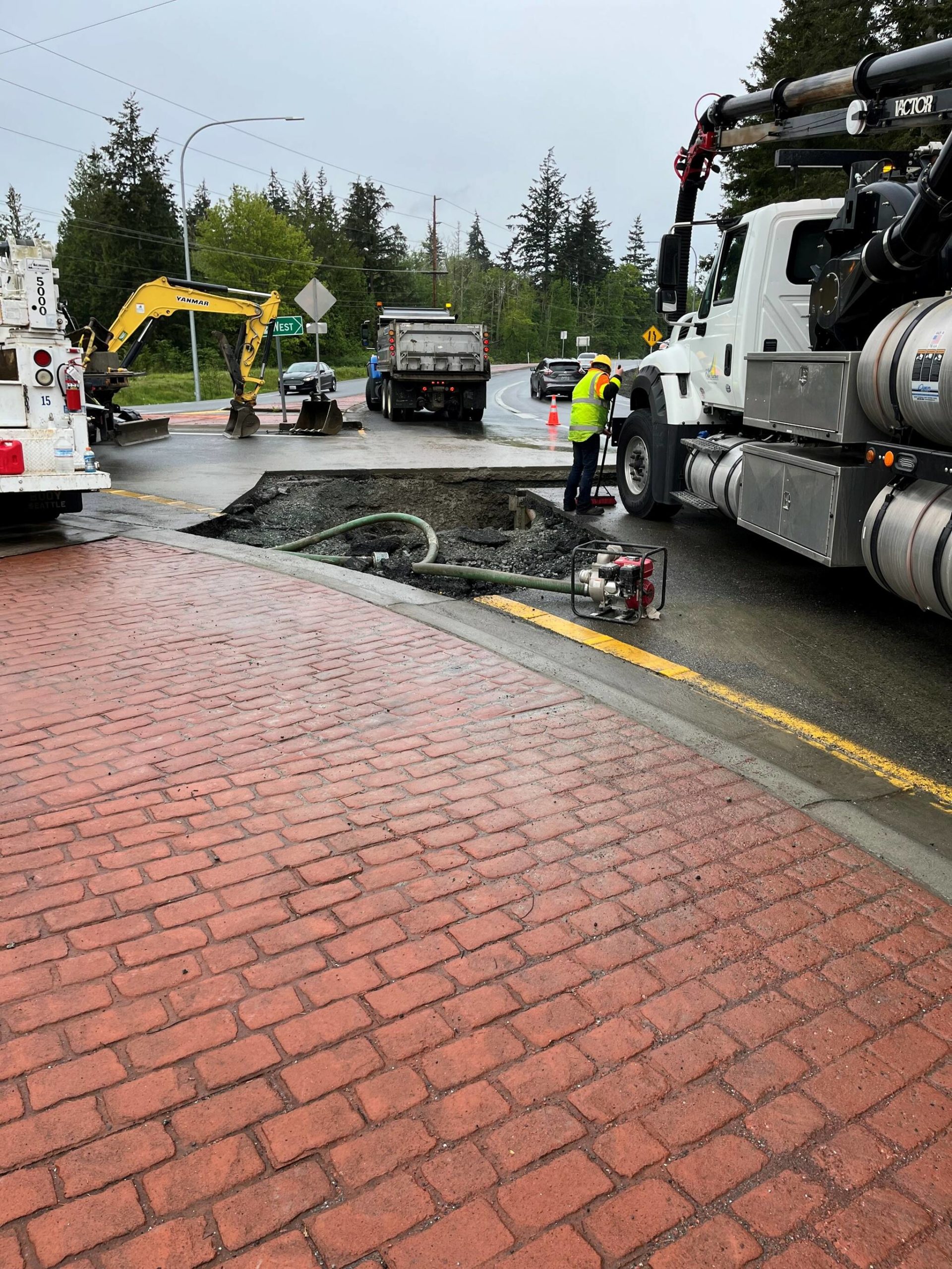 Public Works employees work overnight to fix water main | Whidbey News ...