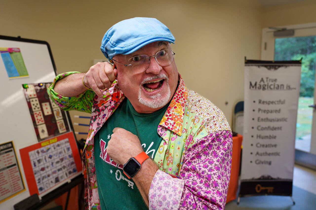 Sleight of hand: Popular classes are about more than magic | Whidbey ...