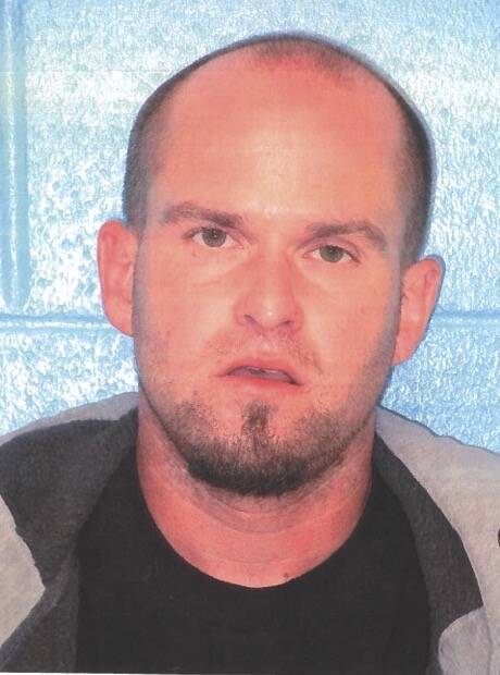 Oak Harbor fugitive dies of self-inflicted gunshot wound as police ...