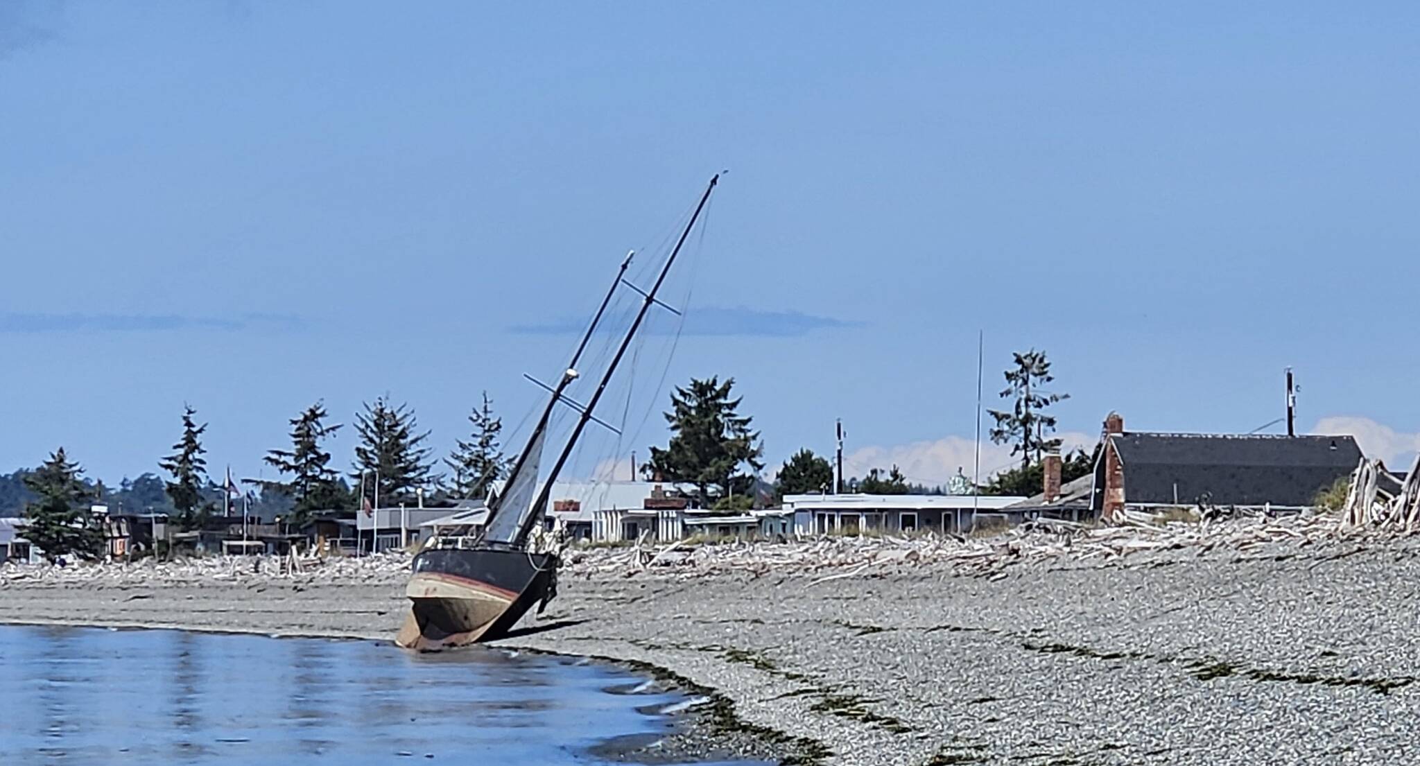 Sailboat found beached at Admirals Cove | Whidbey News-Times