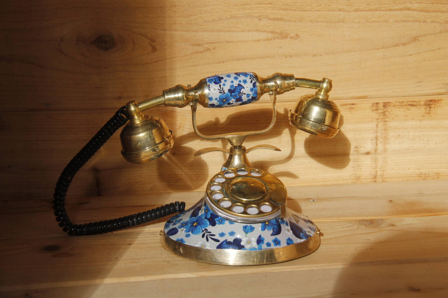 Good grief! Phone is gone with the wind | Whidbey News-Times