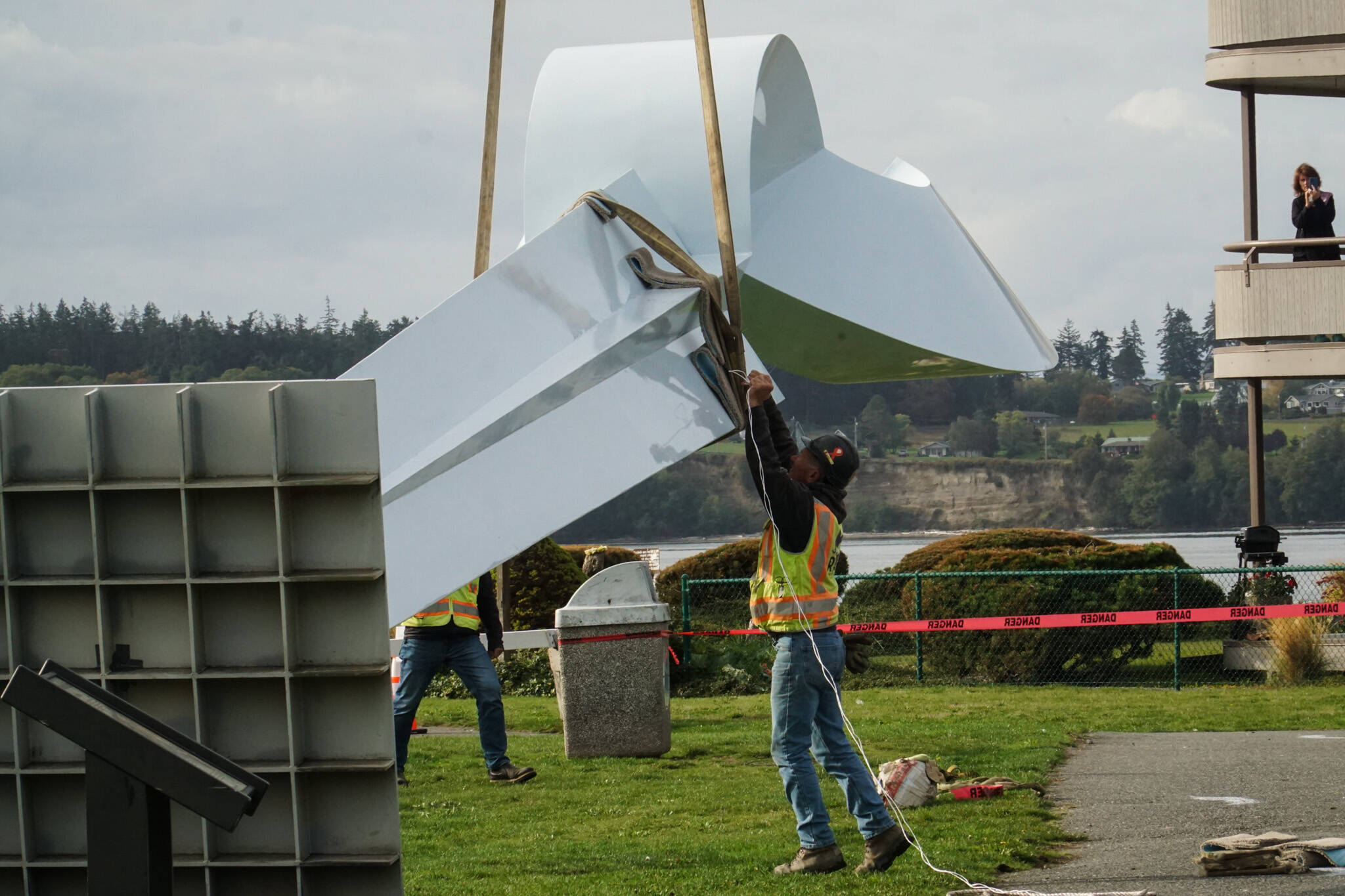 Oak Harbor installs long-awaited sculpture | Whidbey News-Times