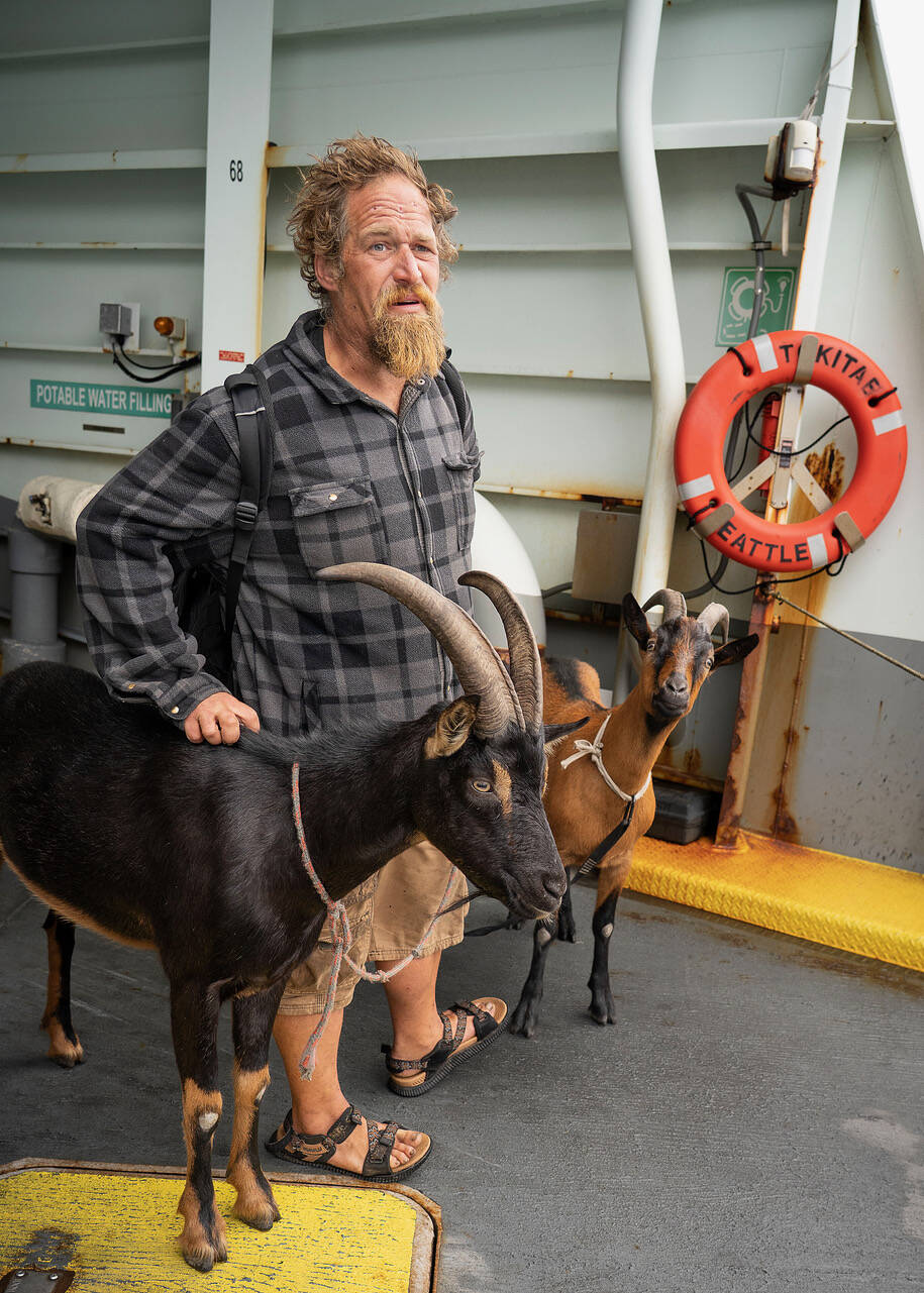 Itinerant goat man attracts fans | Whidbey News-Times