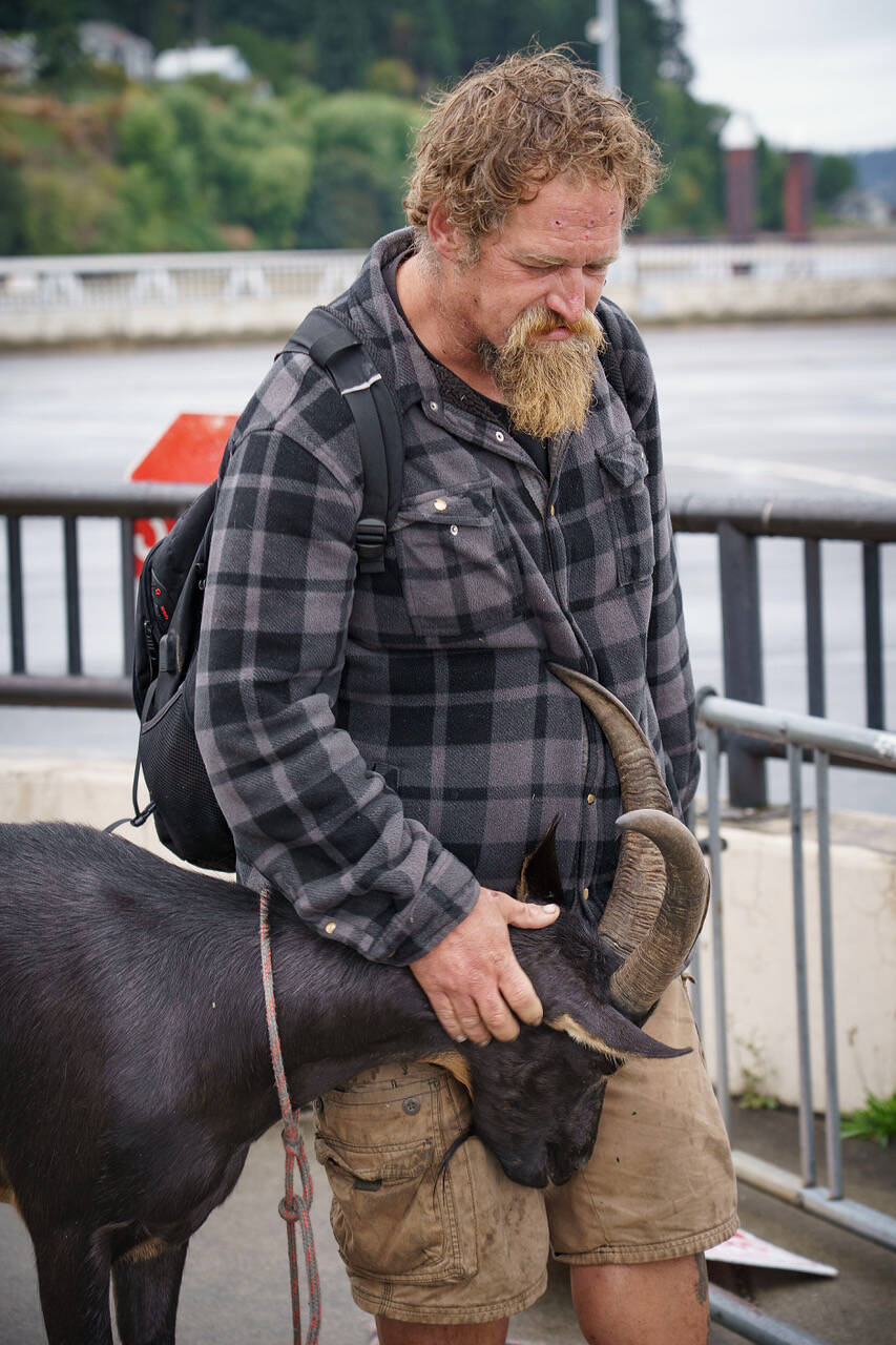 Itinerant goat man attracts fans | Whidbey News-Times