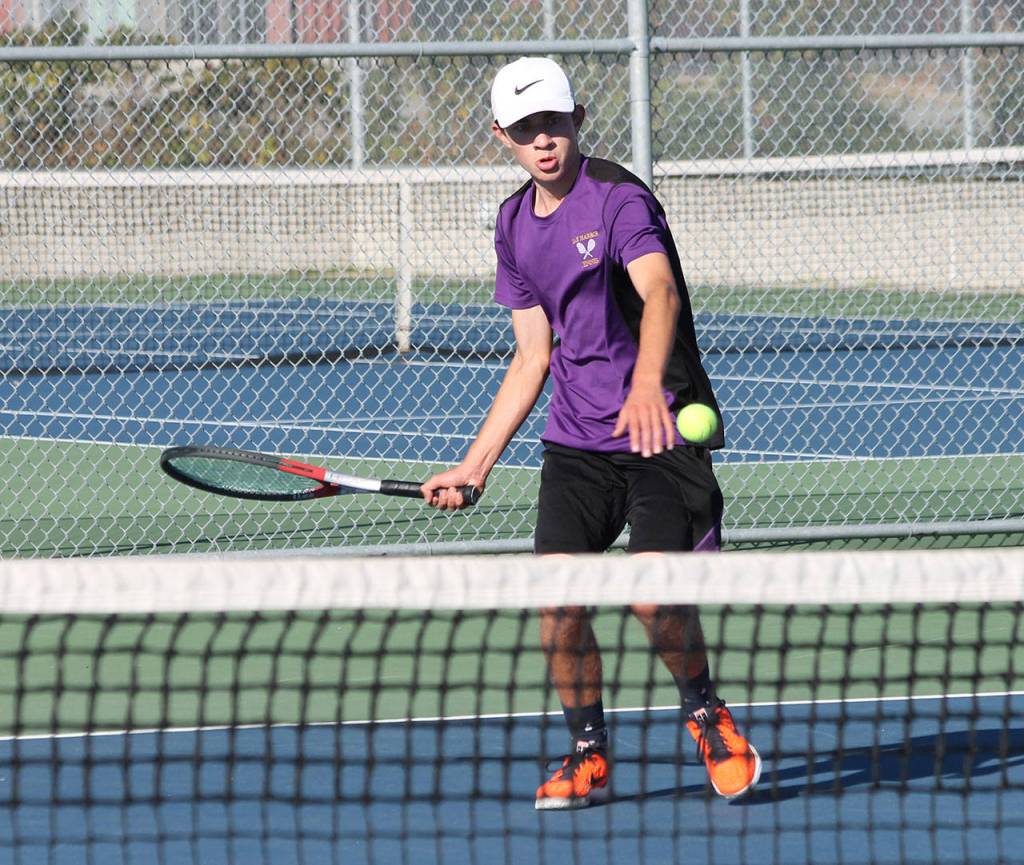 Oak Harbor clips Chargers / Tennis | Whidbey News-Times