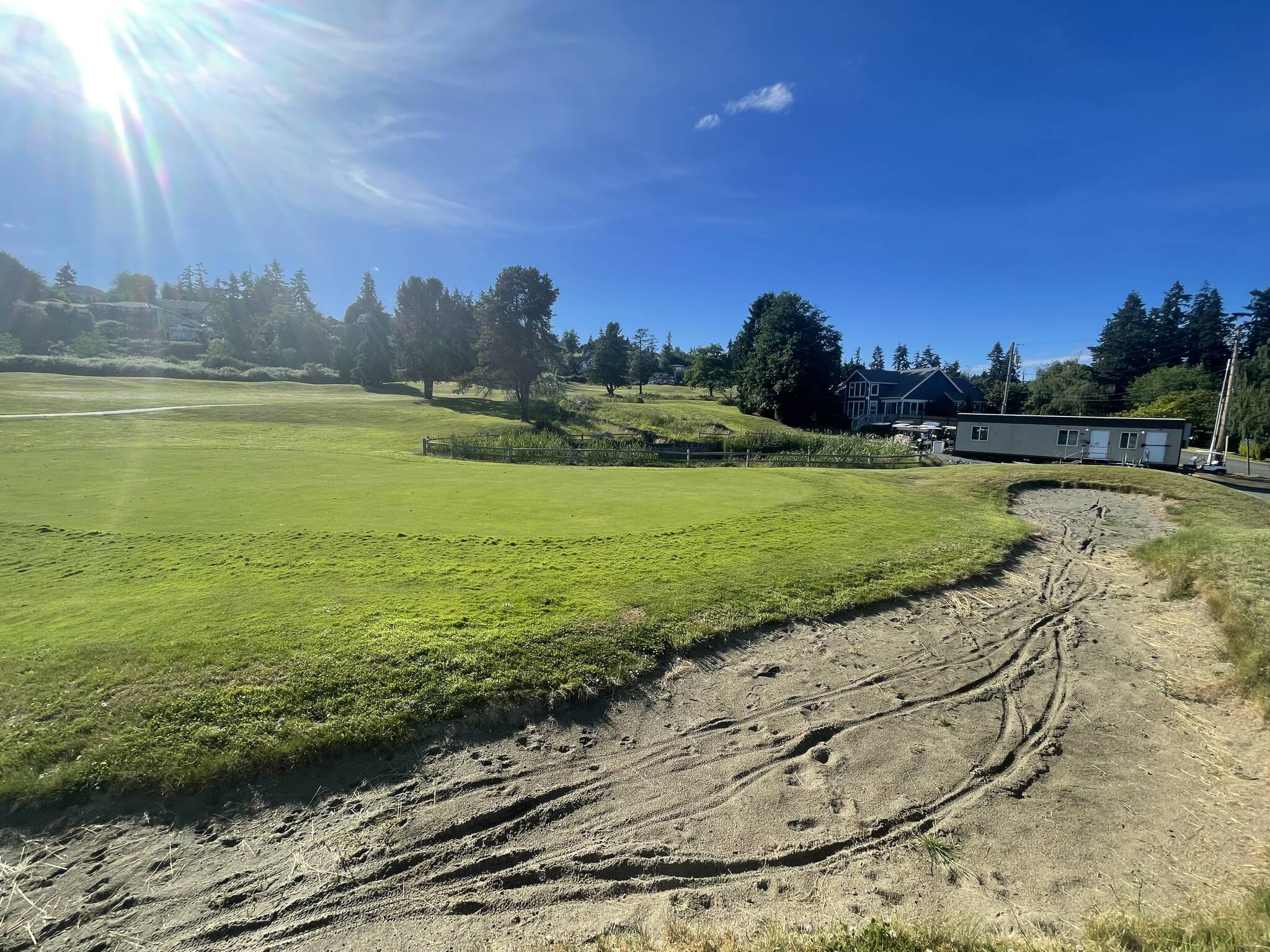 Sewer district tees up options for Holmes Harbor golf course future ...